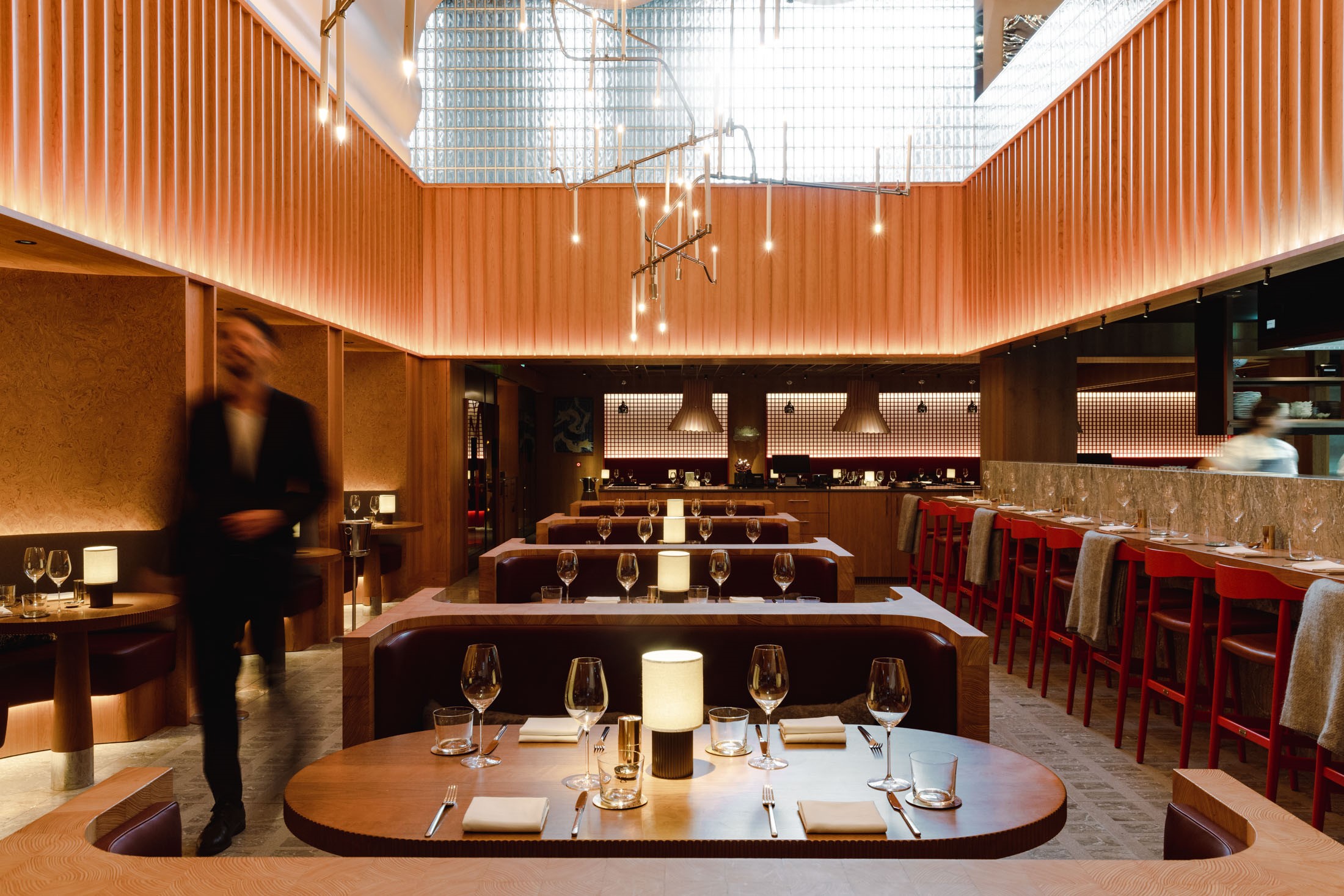 Brain and Poulter | HOW LUXURY DEPARTMENT STORE HARRODS BUILT A BOOMING ...